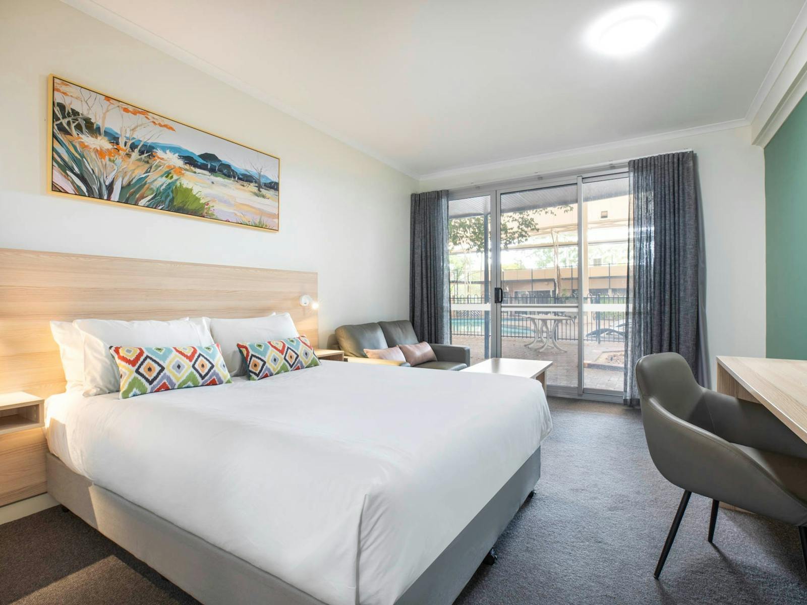 Nightcap at Roxby Tavern - Flinders Ranges and Outback