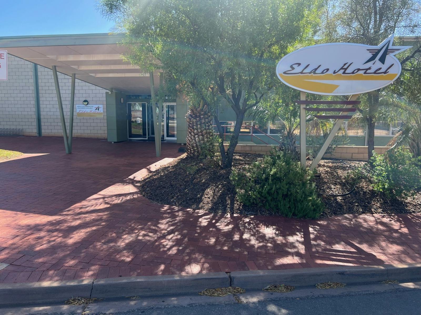 Eldo Hotel Woomera - Flinders Ranges and Outback